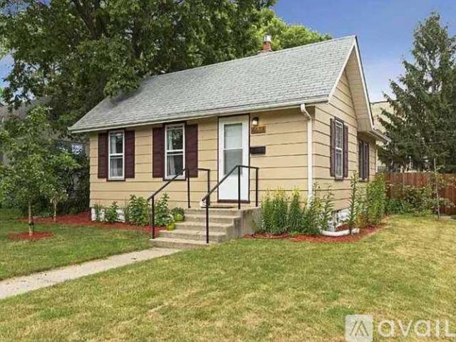 2 BR, 2 BA Apartment 4651 18th Avenue South, Minneapolis, MN 55407
