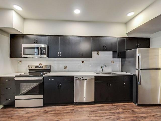 2 BR, 2 BA Apartment 4690 Tompkins Avenue, Oakland, CA 94619