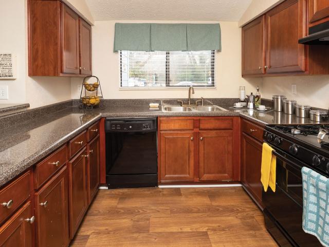 2 BR, 2 BA Apartment 4700 North Hill Parkway Unit 2006, Atlanta, GA 30341