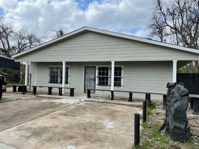 2 BR, 2 BA Apartment 4707 Mallow St, Houston, TX 77033
