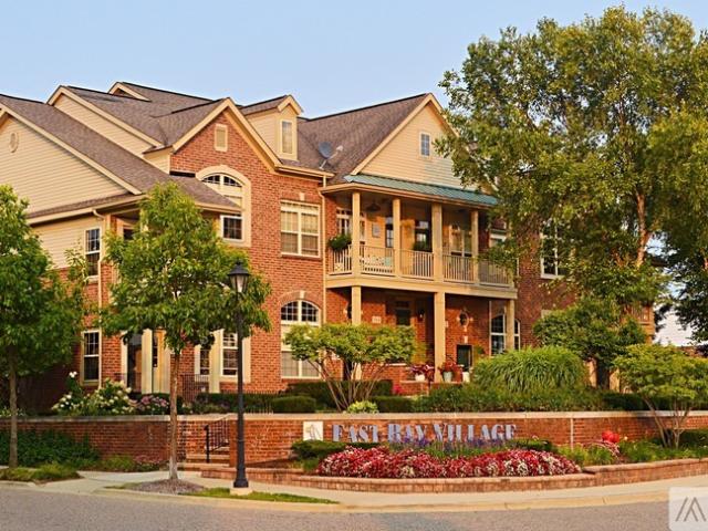 2 BR, 2 BA Apartment 474 Village Dr, Unit n/a, Walled Lake, MI 48390