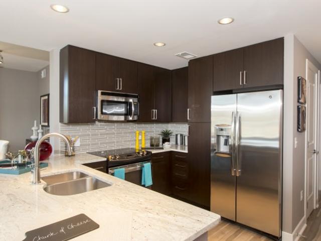 2 BR, 2 BA Apartment 4800 Auburn Avenue Unit 1208, Bethesda, MD 20814