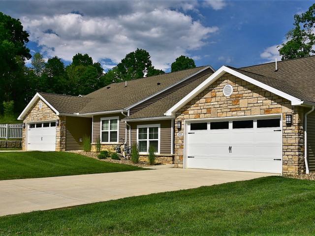 2 BR, 2 BA Apartment 487 Redwood Drive Unit 370R, Cuyahoga Falls, OH 44223