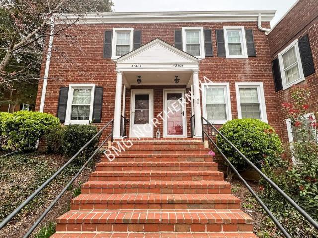 2 BR, 2 BA Apartment 4840 28th St S, Arlington, VA 22206