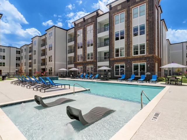2 BR, 2 BA Apartment 4840 North Shepherd Drive Unit 1404, Houston, TX 77018