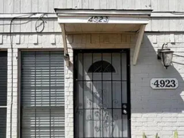 2 BR, 2 BA Apartment 4923 Miller Ave, Fort Worth, TX 76119