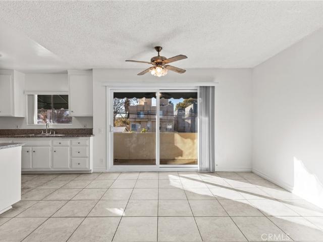 2 BR, 2 BA Apartment 4924 Kester Avenue, Sherman Oaks, CA 91403