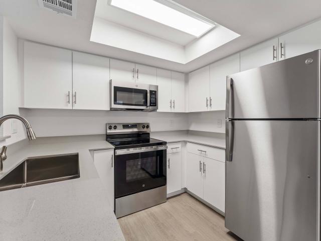 2 BR, 2 BA Apartment 4937 West Myrtle Avenue Unit 218, Glendale, AZ 85301