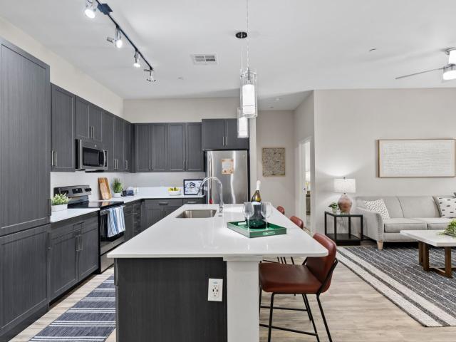 2 BR, 2 BA Apartment 4949 N 7th Street Unit 312, Phoenix, AZ 85014