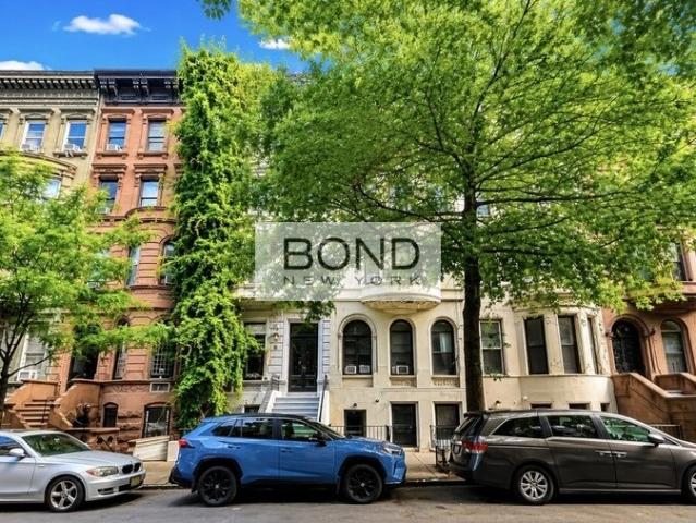 2 BR, 2 BA Apartment 49 West 74th, New York, NY 10023