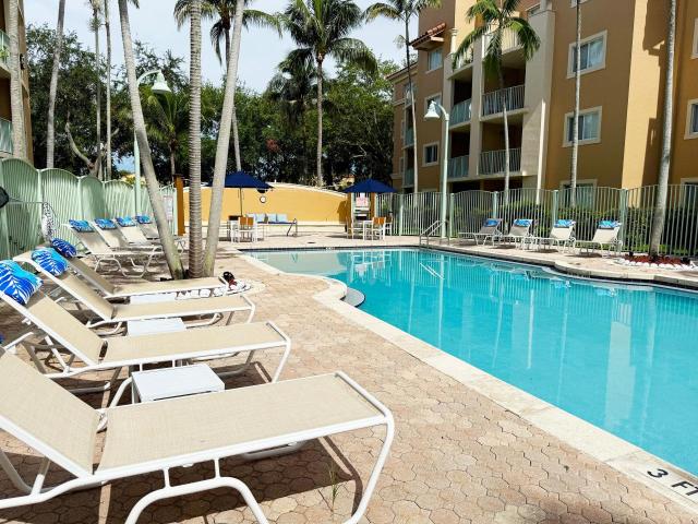 2 BR, 2 BA Apartment 4001 North Pine Island Road Unit 202, Fort Lauderdale, FL 33351
