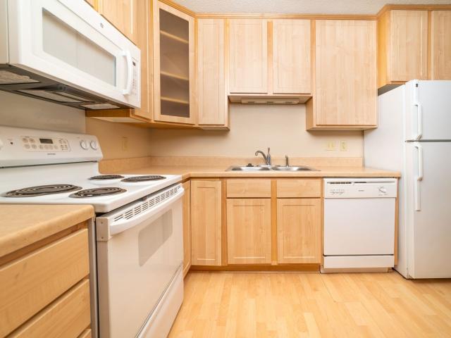 2 BR, 2 BA Apartment 400 Luella Street North Unit 107, Saint Paul, MN 55119