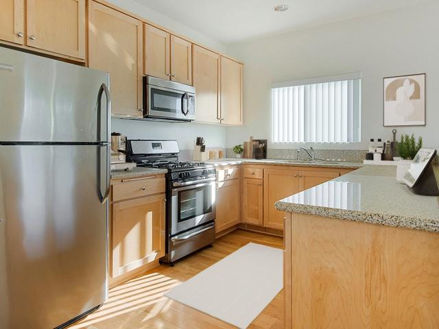 2 BR, 2 BA Apartment 401 South Grand View Street Unit 402, Los Angeles, CA 90057