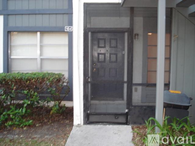 2 BR, 2 BA Apartment 4021 Tumble Wood Trail, Unit north oaks, Tampa, FL 33613