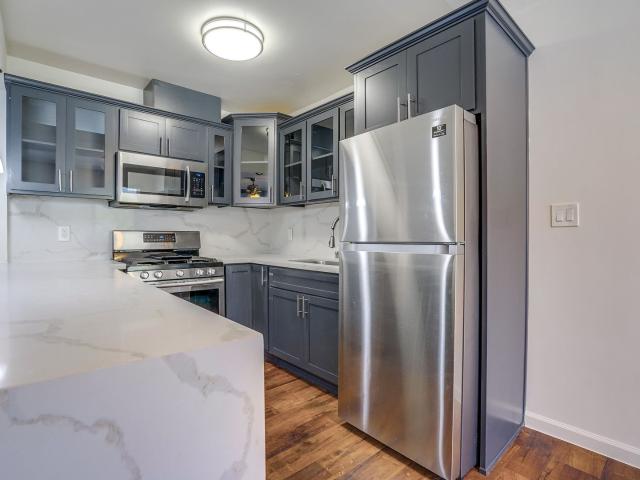 2 BR, 2 BA Apartment 4024 Ursula Ave, Los Angeles, CA 90008