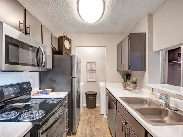 2 BR, 2 BA Apartment 4035 Towne Crossing Boulevard Unit 2401, Mesquite, TX 75150