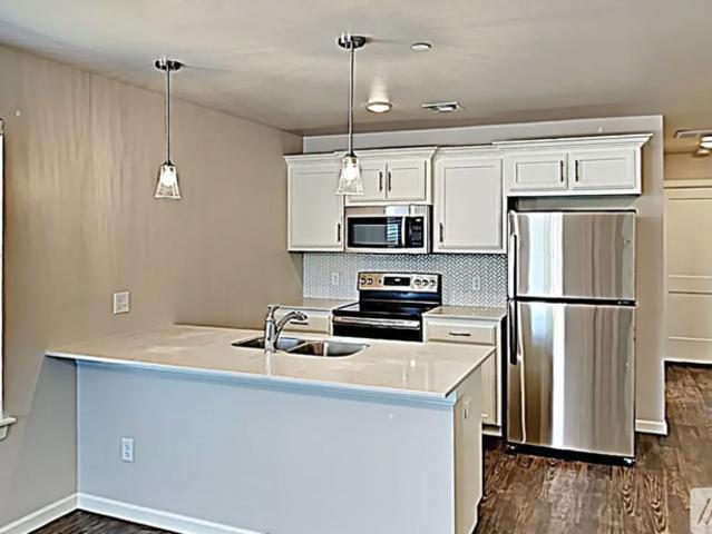 2 BR, 2 BA Apartment 407 Summit Ridge Dr, Oklahoma City, OK 73114