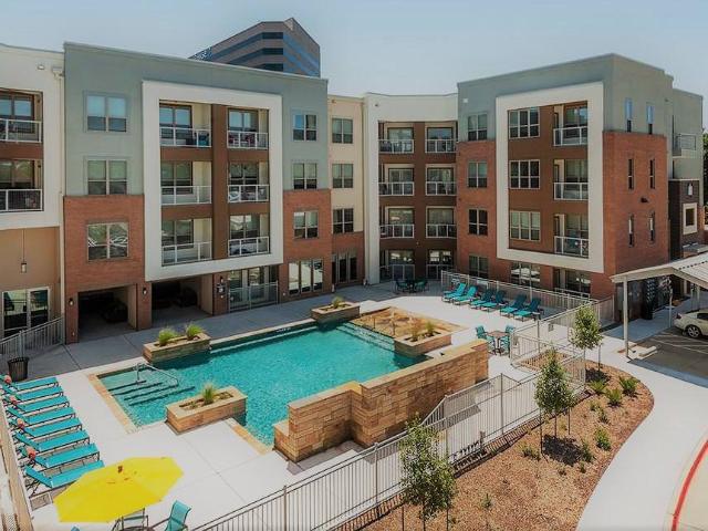 2 BR, 2 BA Apartment 404 E Border St Unit 117, Arlington, TX 76010