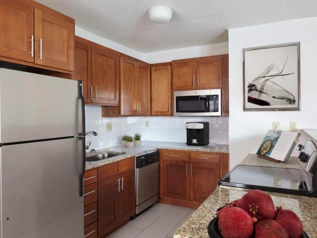 2 BR, 2 BA Apartment 405 East Armour Boulevard Unit 301, Kansas City, MO 64111