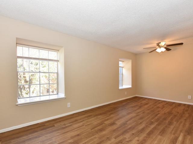 2 BR, 2 BA Apartment 406 W Anderson Ln, Austin, TX 78752