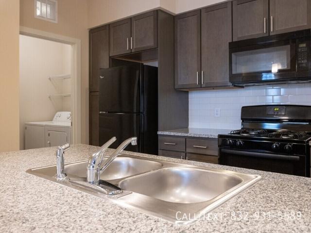 2 BR, 2 BA Apartment 4071 Schurmier Rd, Houston, TX 77047