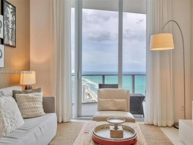 2 BR, 2 BA Apartment 4111 S Ocean Dr, Hollywood, FL 33019