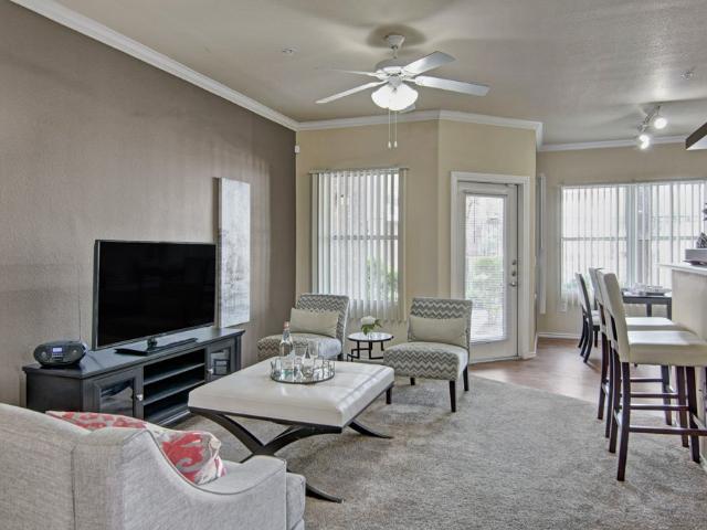 2 BR, 2 BA Apartment 411 East Indian School Road Unit 1126, Phoenix, AZ 85012