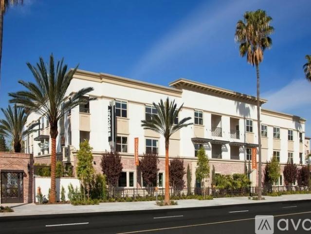 2 BR, 2 BA Apartment 411 South Anaheim Boulevard, Unit 2, Anaheim, CA 92805