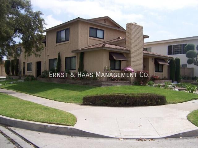 2 BR, 2 BA Apartment 4140 Deeboyar Ave Lakewood, CA 90712
