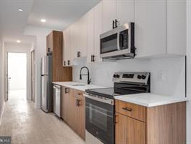 2 BR, 2 BA Apartment 4153 Mantua Ave, Philadelphia, PA 19104