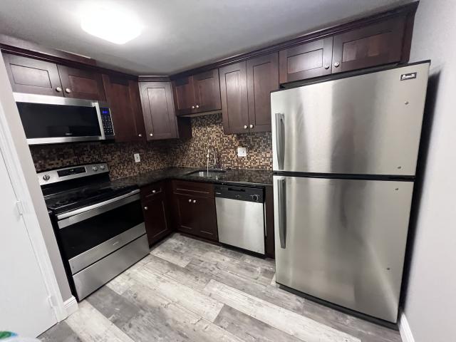 2 BR, 2 BA Apartment 4158 Inverrary Dr, Lauderhill, FL 33319