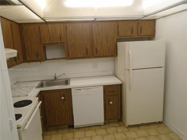 2 BR, 2 BA Apartment 4174 Inverrary Drive, Lauderhill, FL 33319
