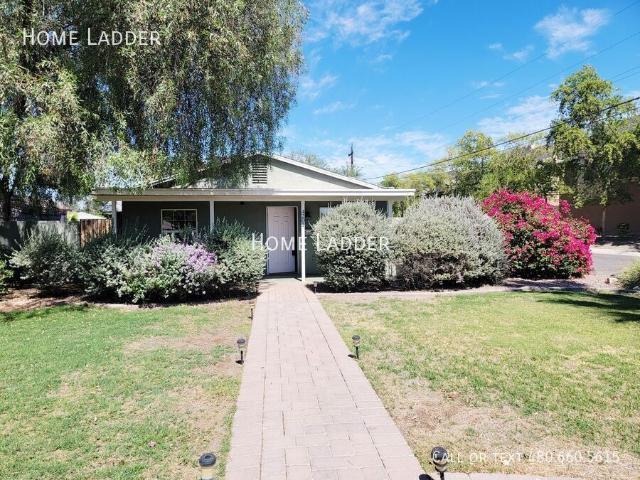 2 BR, 2 BA Apartment 4201 N 19th St, Phoenix, AZ 85016