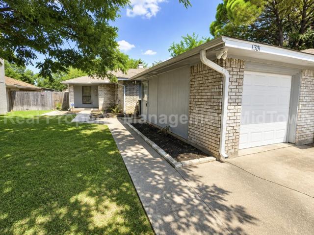 2 BR, 2 BA Apartment 4209 Wingrove Dr, Arlington, TX 76015