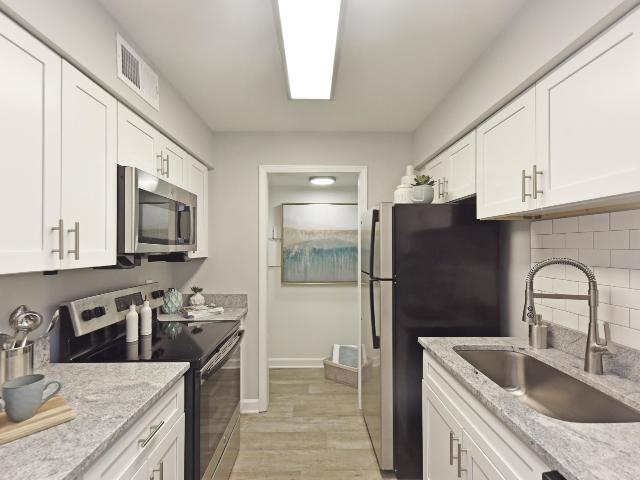 2 BR, 2 BA Apartment 421 E Thompson Ln Unit 16, Nashville, TN 37211