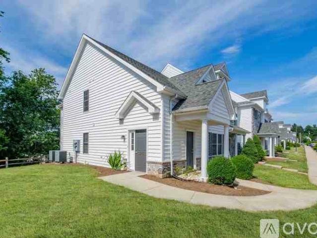 2 BR, 2 BA Apartment 427 College Manor Ave, Unit 427 College Manor Ave, Millersville, PA 17551