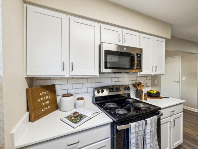 2 BR, 2 BA Apartment 425 S Hubbards Ln Unit 393, Louisville, KY 40207
