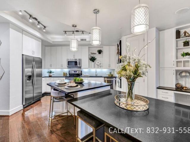 2 BR, 2 BA Apartment 4300 Westheimer Rd, Houston, TX 77027