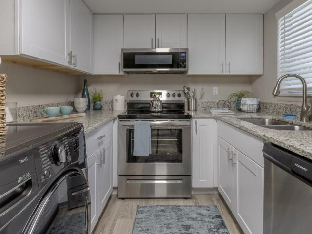 2 BR, 2 BA Apartment 4301 Confederate Point Rd Unit 010B, Jacksonville, FL 32210
