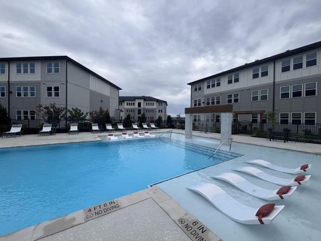 2 BR, 2 BA Apartment 4315 North Fry Road Unit 2204, Katy, TX 77449