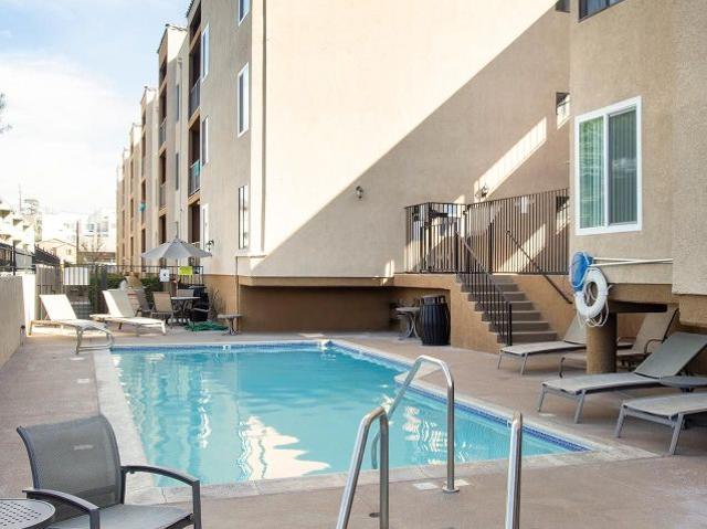 2 BR, 2 BA Apartment 4335 Vineland Avenue Unit 117, North Hollywood, CA 91602