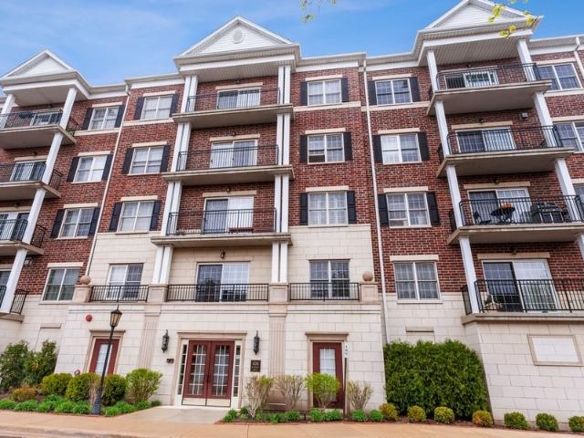 2 BR, 2 BA Apartment 434 McDaniels Cir, Clarendon Hills, IL 60514