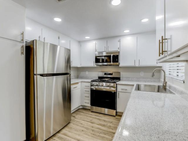 2 BR, 2 BA Apartment 435 West Gladstone Street Unit 439J, Glendora, CA 91740