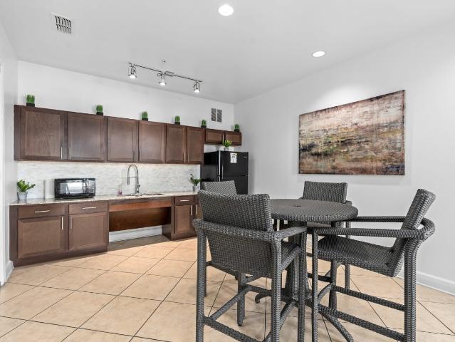2 BR, 2 BA Apartment 4360 Deerwood Lake Pkwy Unit 303, Jacksonville, FL 32216