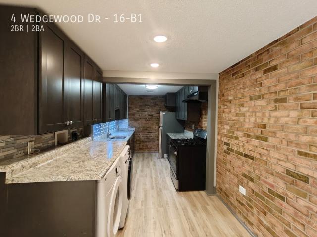 2 BR, 2 BA Apartment 4 Wedgewood Dr, Bloomfield, CT 06002