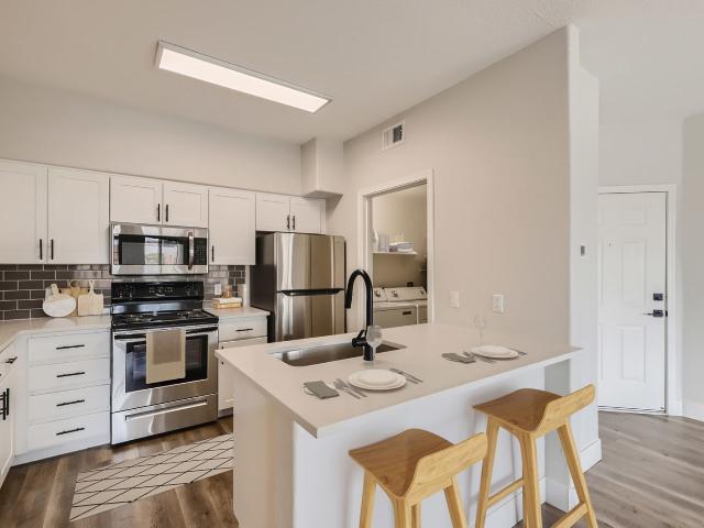 2 BR, 2 BA Apartment 5402 East Washington Street Unit 3023, Phoenix, AZ 85034