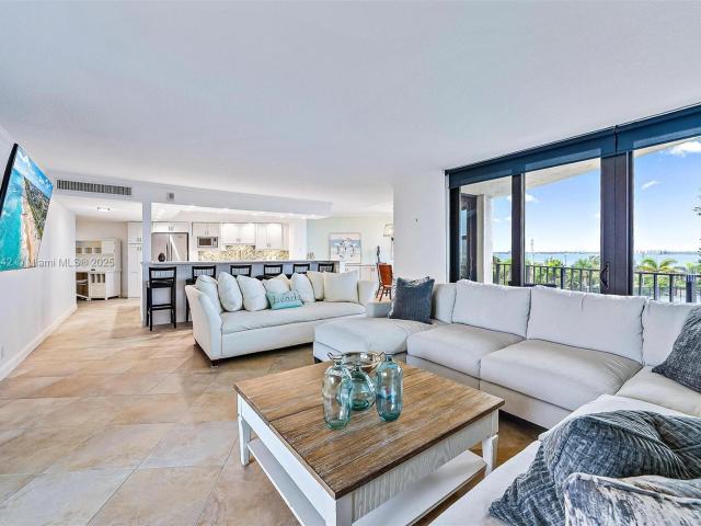2 BR, 2 BA Apartment 5420 North Ocean Drive, Singer Island, FL 33404