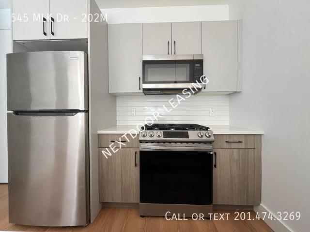 2 BR, 2 BA Apartment 545 MLK Dr, Jersey City, NJ 07304