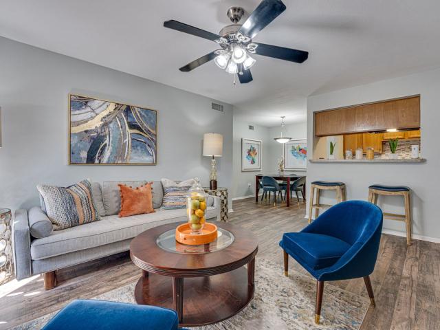 2 BR, 2 BA Apartment 5500 S Hulen St Unit 1707, Fort Worth, TX 76132