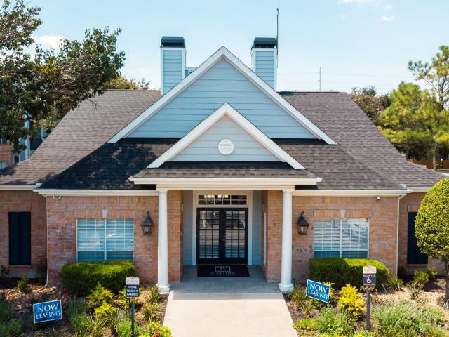 2 BR, 2 BA Apartment 5500 Sampson St Unit 1 5 5207, Houston, TX 77004